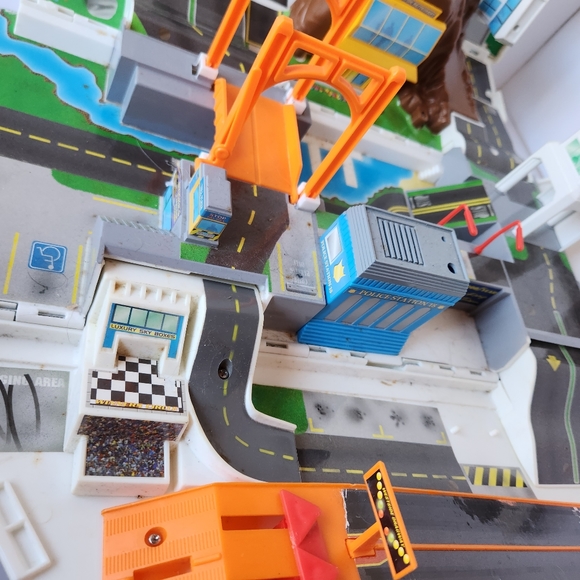 Vintage | Toys | Vintage 991 Micro Machines Super Van City Playset ...